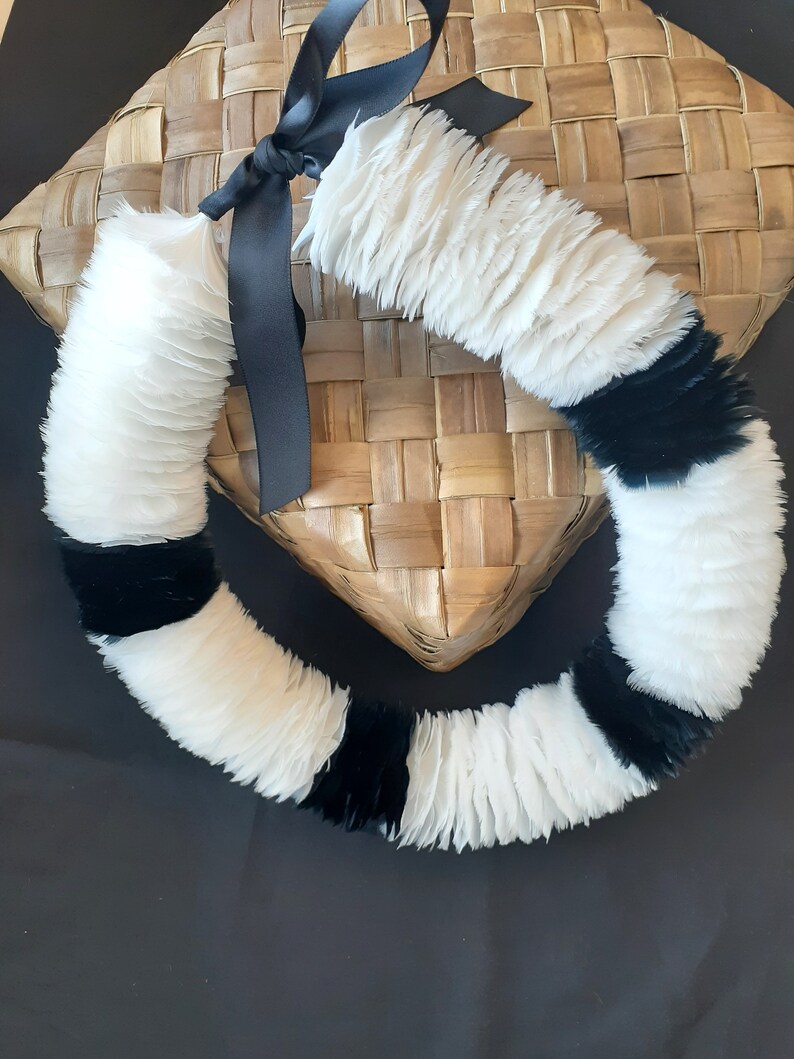 Lei Hulu Poepoe, Lei Humu Papa, Maui Feather Lei, Black & White Feather ...