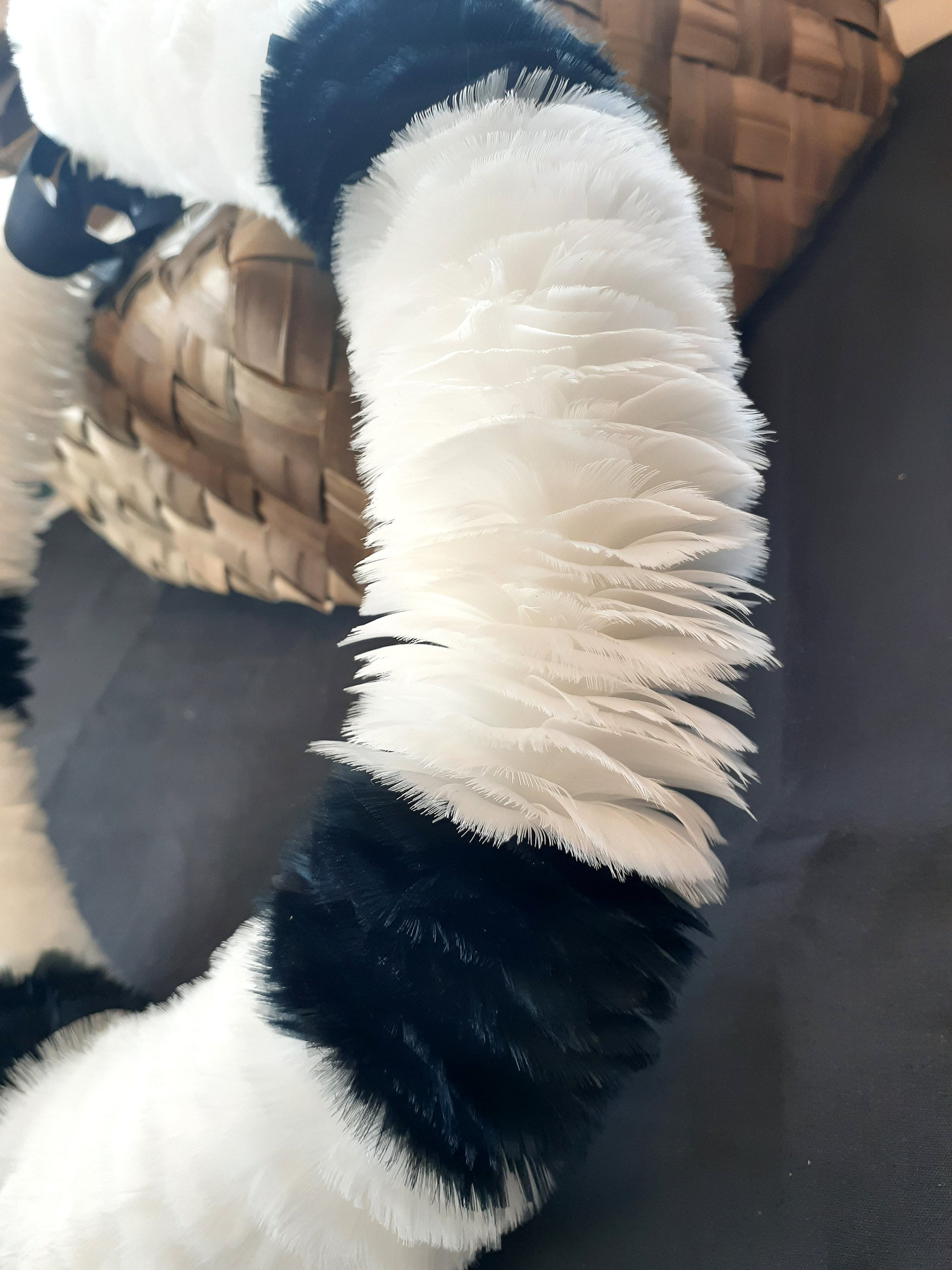 Lei Hulu Poepoe, Lei Humu Papa, Maui Feather Lei, Black & White Feather ...