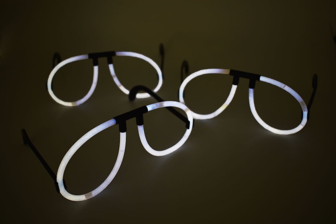 White Glow Stick Eyeglasses With Connectors Glow in the Dark Party ...