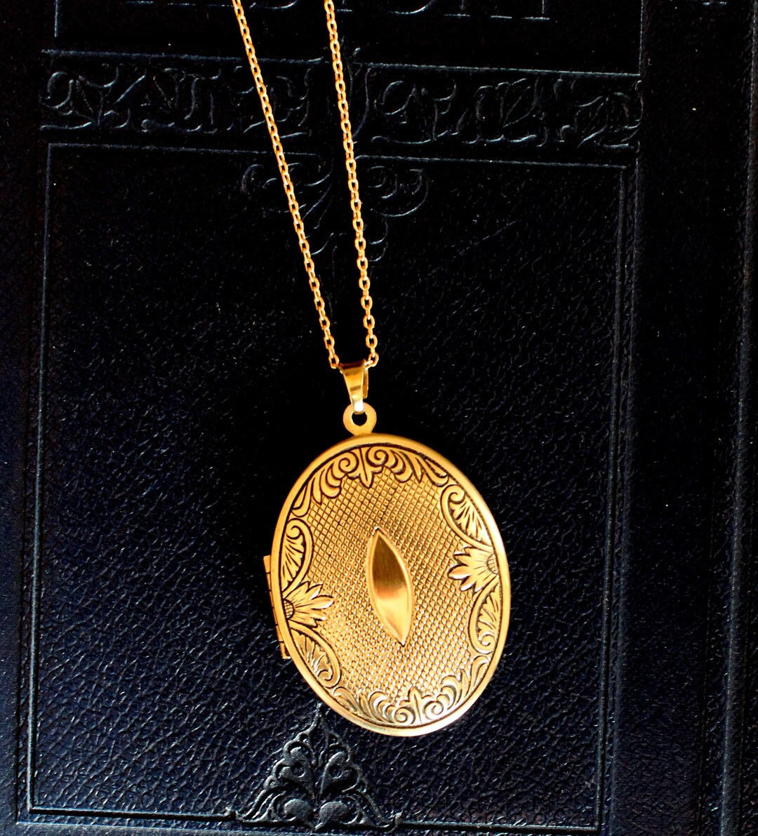 Vintage Oval Brass Locket on a Fine Faceted Brass Chain - Etsy UK