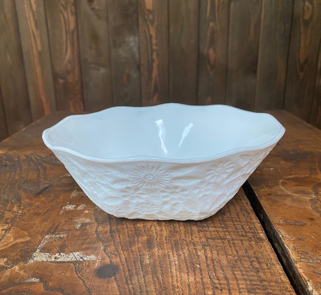 Milk Glass Daisy/ Flower Bowl - Etsy