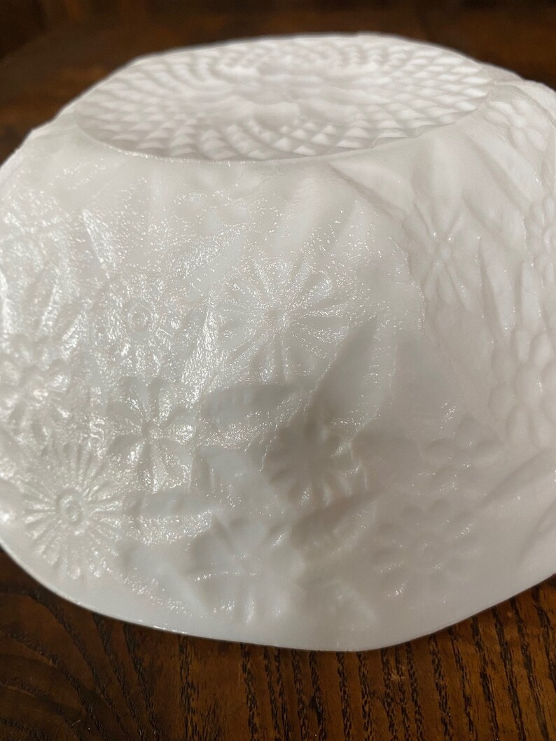Milk Glass Daisy/ Flower Bowl - Etsy