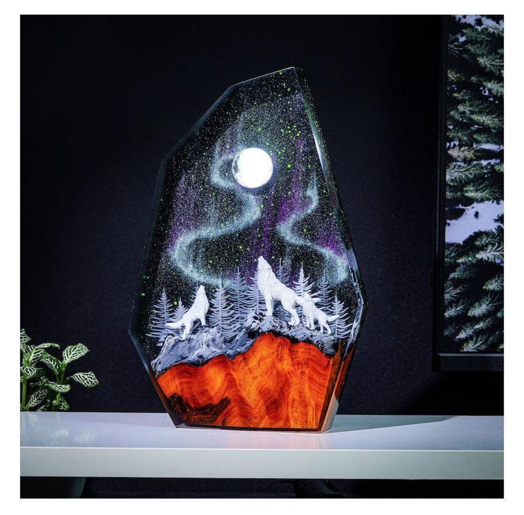 Howling Wolf in Hunter Moon Night Lamp Aurora Borealis Night Light ...