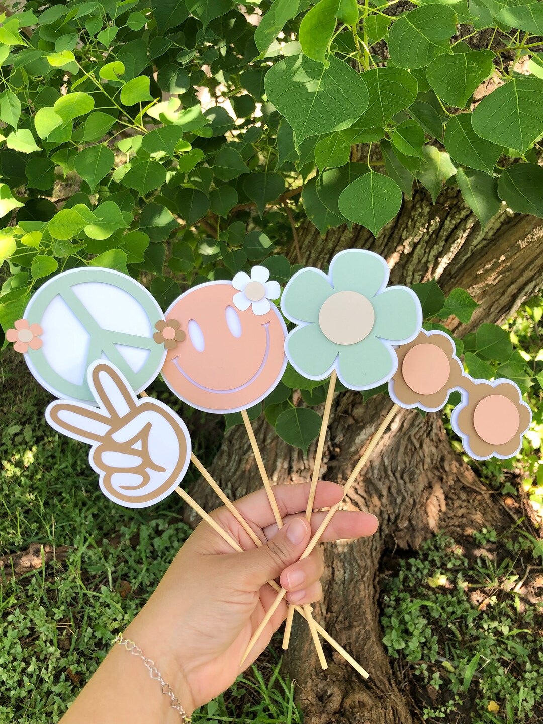 Groovy Centerpieces | Retro Centerpieces | Groovy Table Decor | Groovy ...