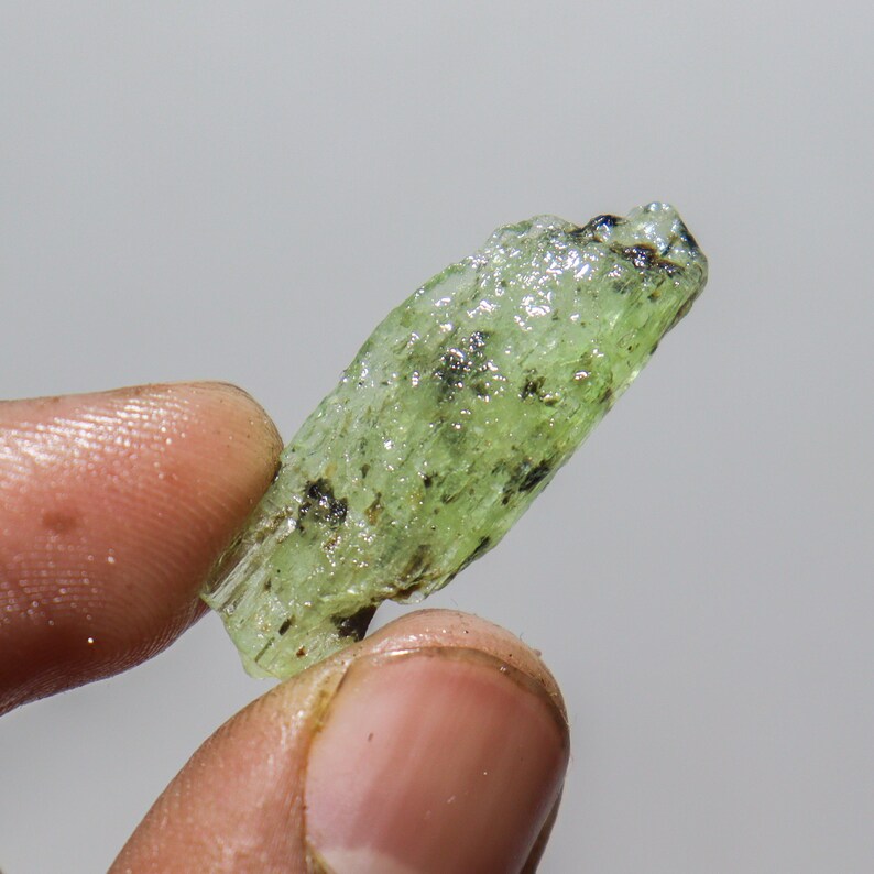 High Quality Green Kyanite 13.00 Carat | Spiritual Healing Stone - Etsy