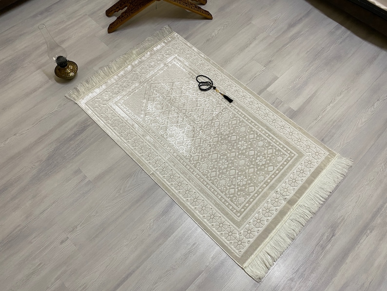 Soft Thick White Prayer Mat, Sejadah Prayer Mat With Tasbeeh,muslim ...