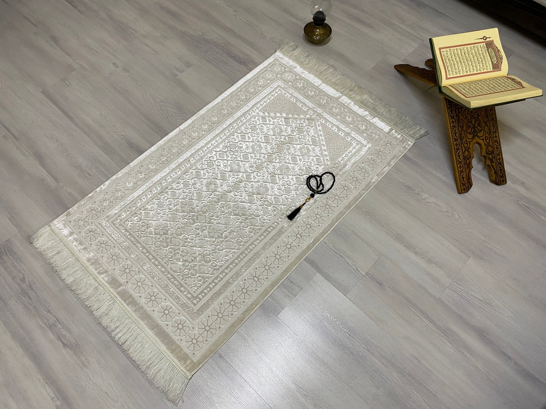 Soft Thick White Prayer Mat, Sejadah Prayer Mat With Tasbeeh,muslim ...