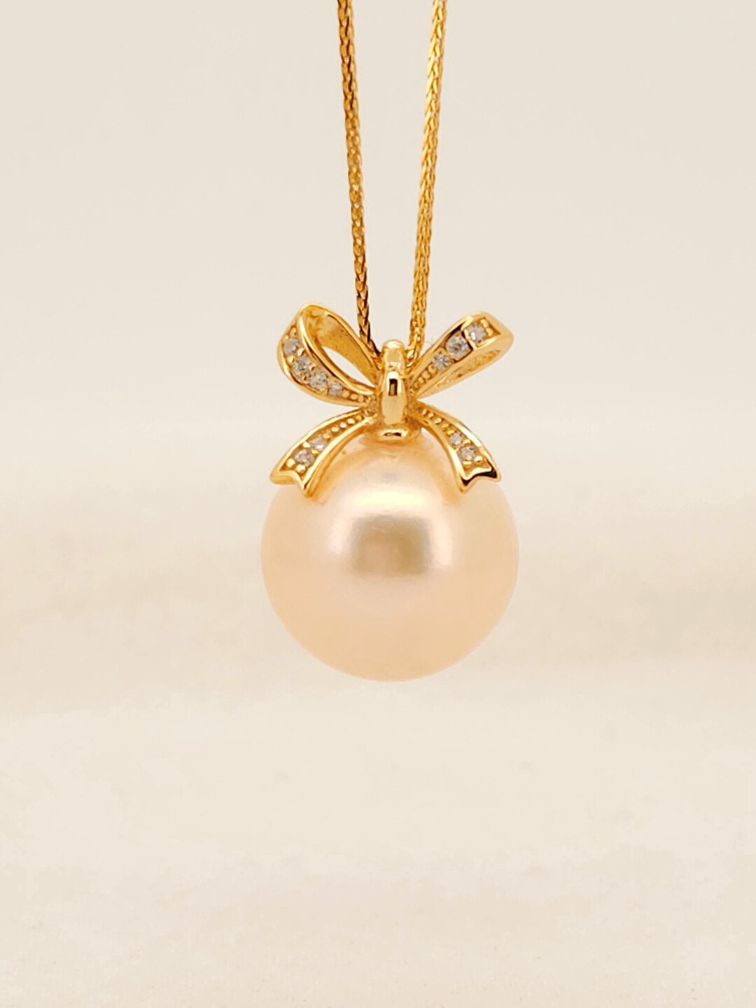 18k Gold Bow Tie Edison Pearl Pendant Necklace, Champaign Pearl - Etsy