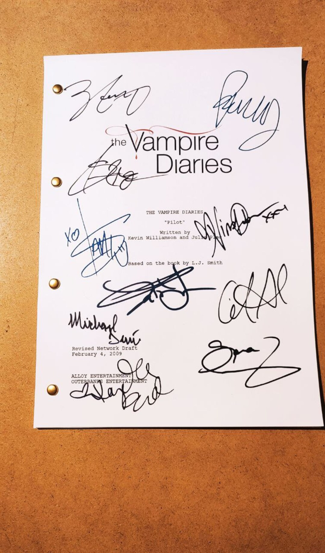 Script Pilot Pilot Episode THE VAMPIRE DIARIES Autograph Ian ...