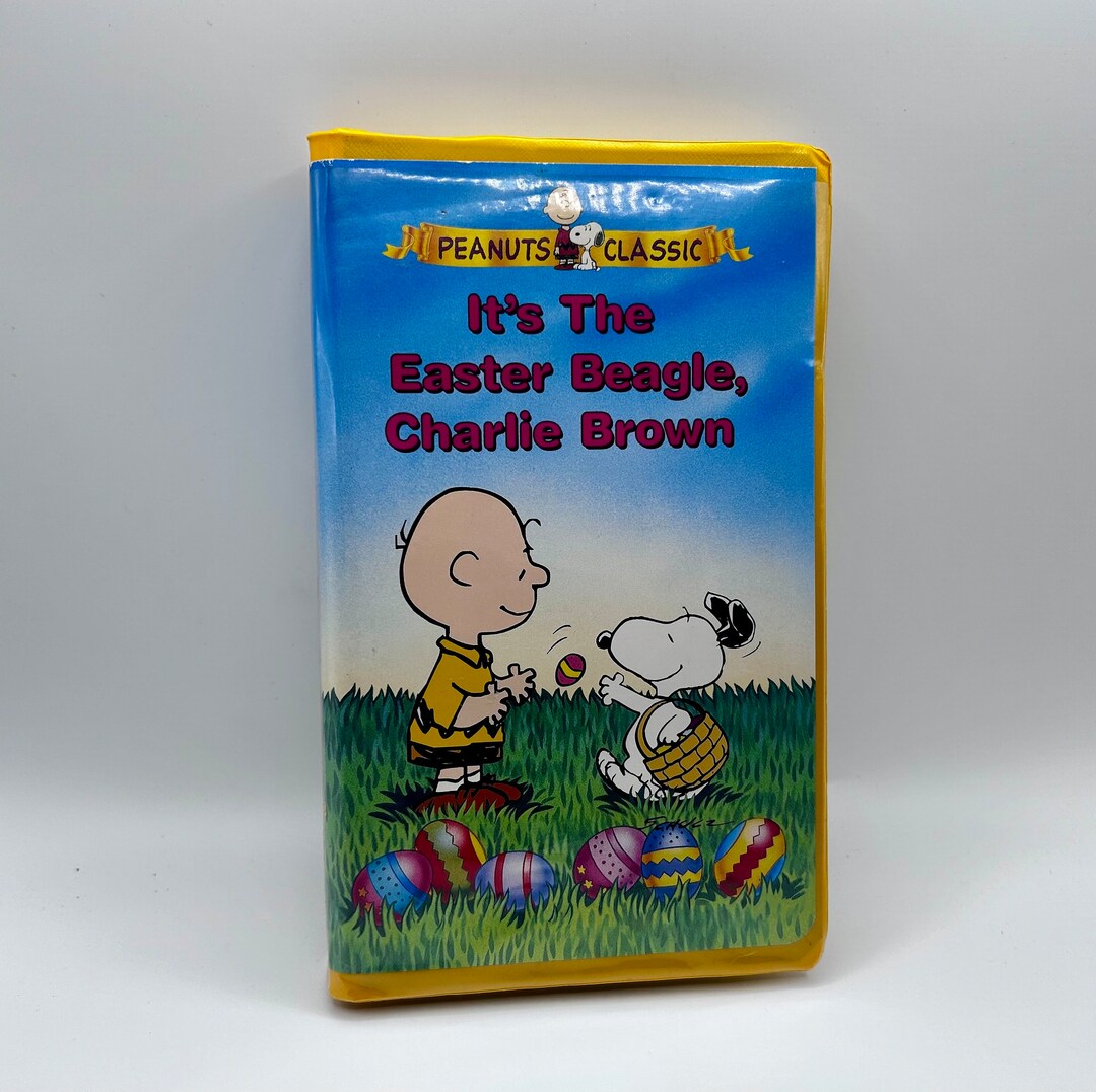 Its the Easter Beagle, Charlie Brown Yellow Clamshell Peanuts Snoopy ...