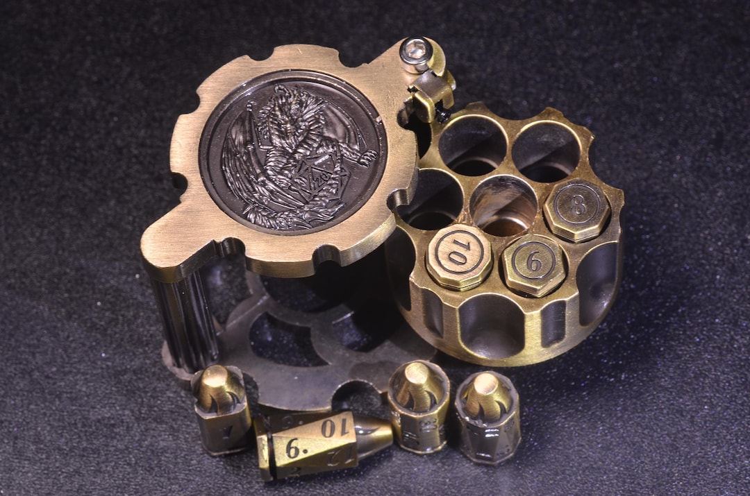 Revolver Bullet Dice Set - Unique 7-piece Dice in Revolver Cylinder ...