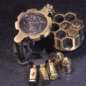 Revolver Bullet Dice Set - Unique 7-piece Dice in Revolver Cylinder ...
