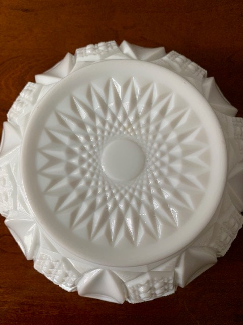 Vintage Sawtooth Kemple Milk Glass Round Serving Bowl starburst Pattern ...
