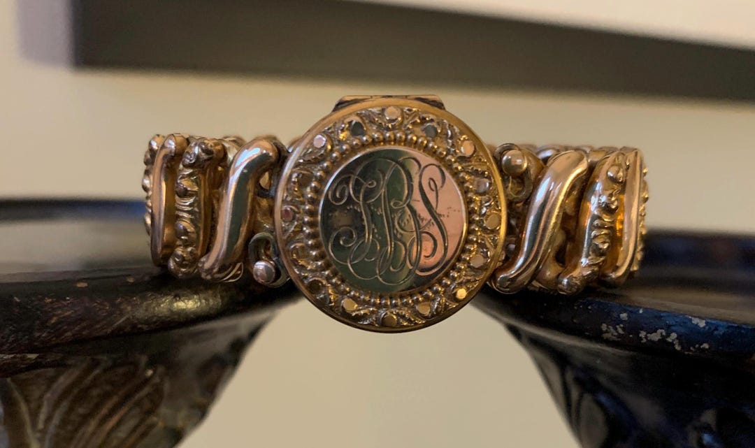 Vintage Carmen Gold Plated Sweetheart Round Locket Expansion Bracelet ...