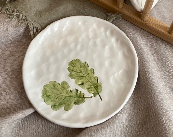White Ceramic Breakfast Plate With Oak Leaves Breakfast Sweets Storage ...