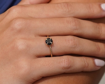 Black Stone Gold Ring - Etsy