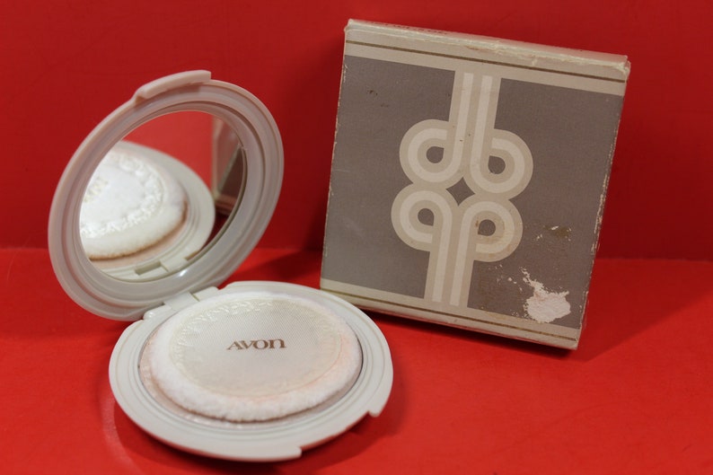 Vintage Avon Compact With Original Box / Avon Delicate Beauty - Etsy