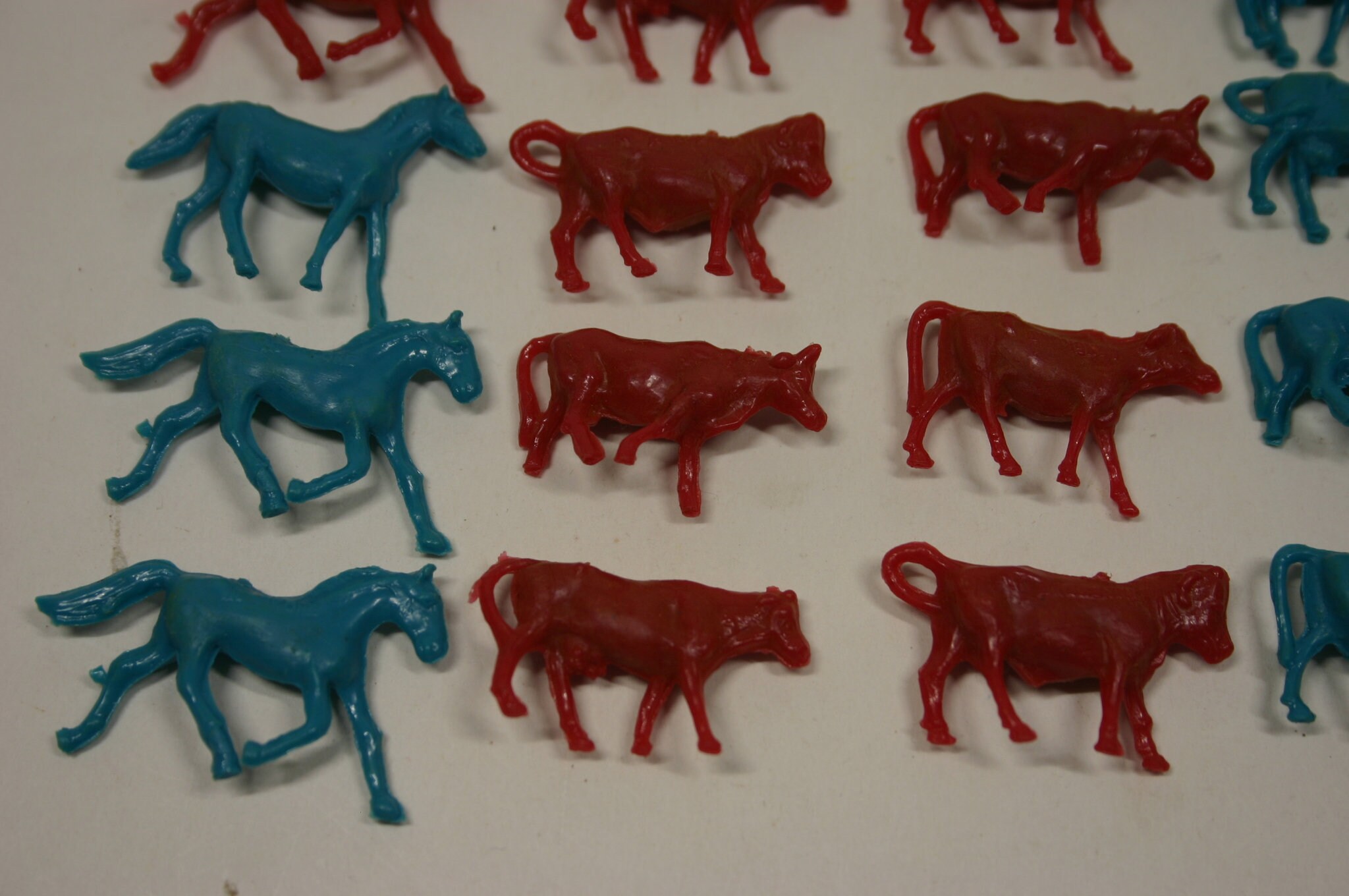 Vintage Miniature Plastic Animal Figurine Lot of 35 / Mini Cow / Mini ...