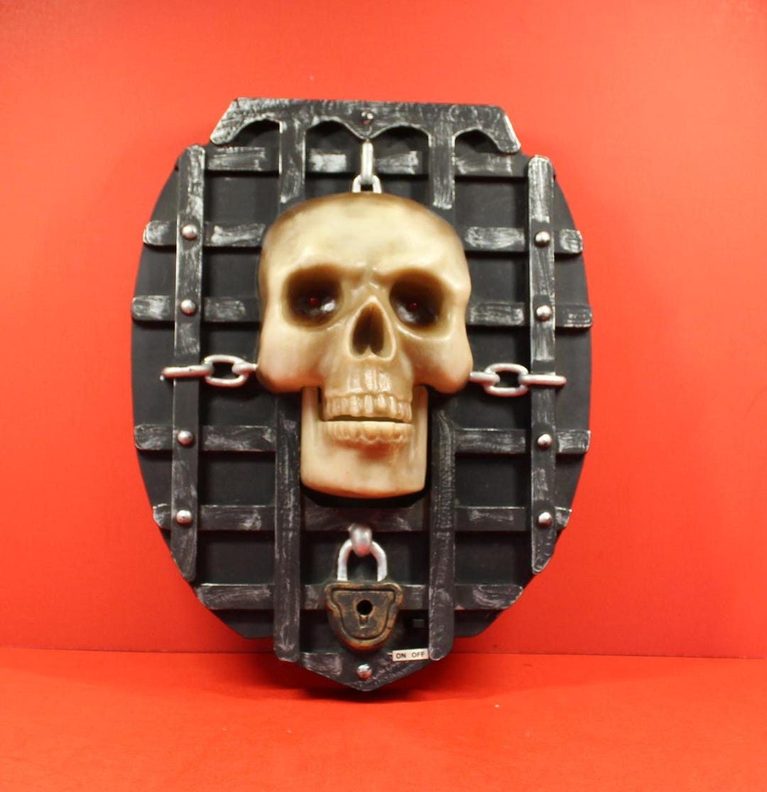 Gemmy Vintage Halloween Singing Skull Hanging Wall/door Decor, Motion ...