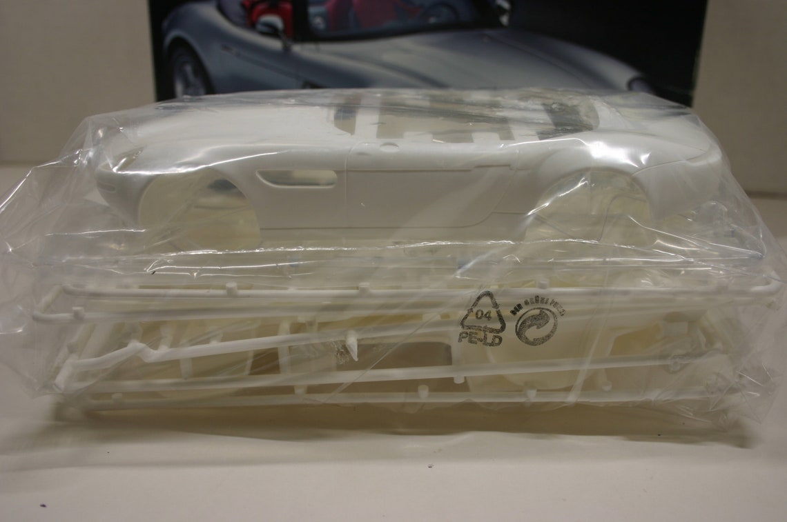 Revell BMW Z8 Model Car Kit 1:24 Scale With Lots of Extras / - Etsy