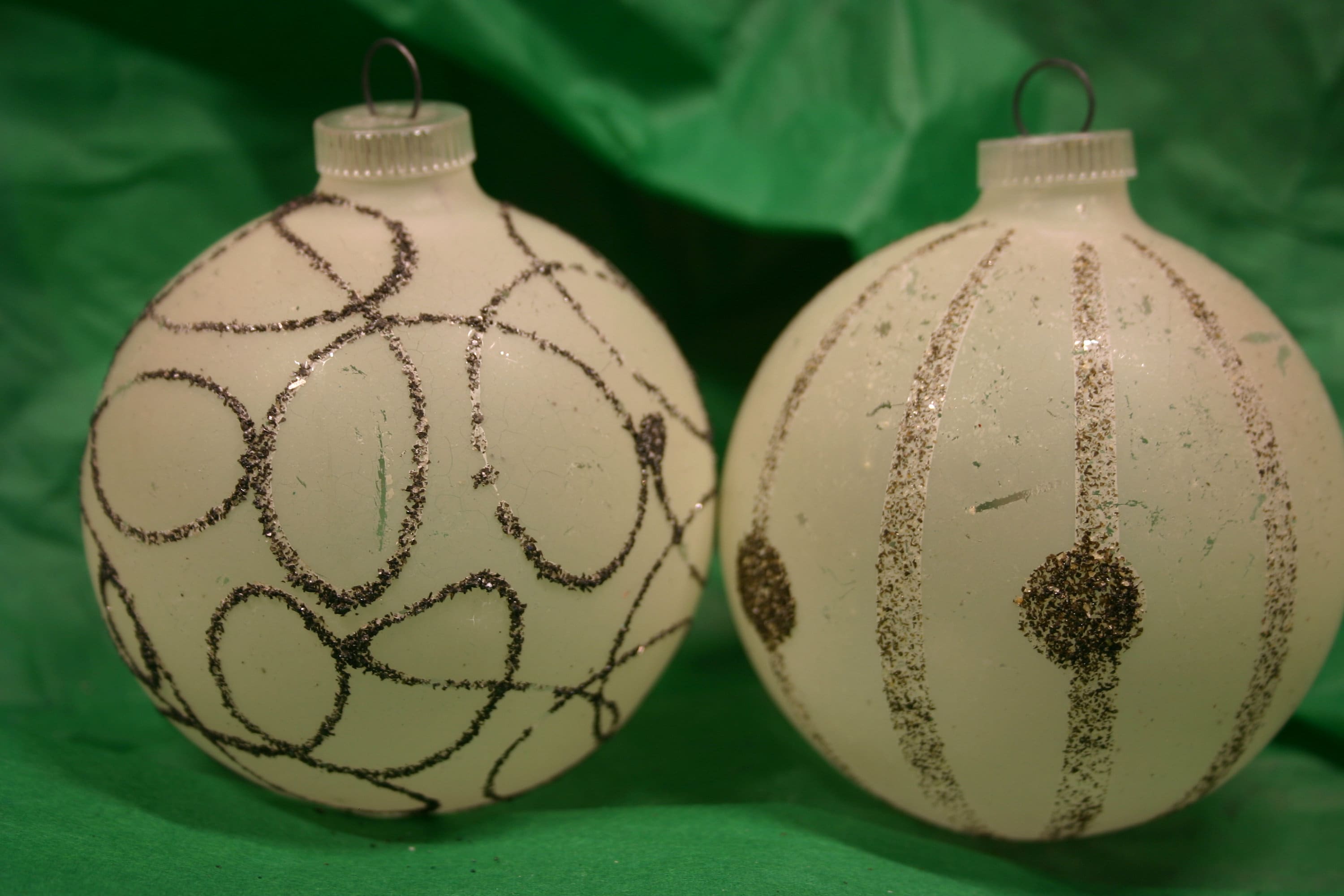 Vintage WEST GERMANY Glass Ball Christmas Ornaments Lot of 4 / White ...