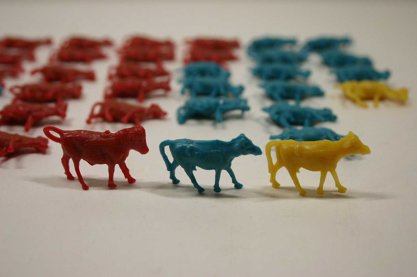 Vintage Miniature Plastic Animal Figurine Lot of 35 / Mini Cow / Mini ...