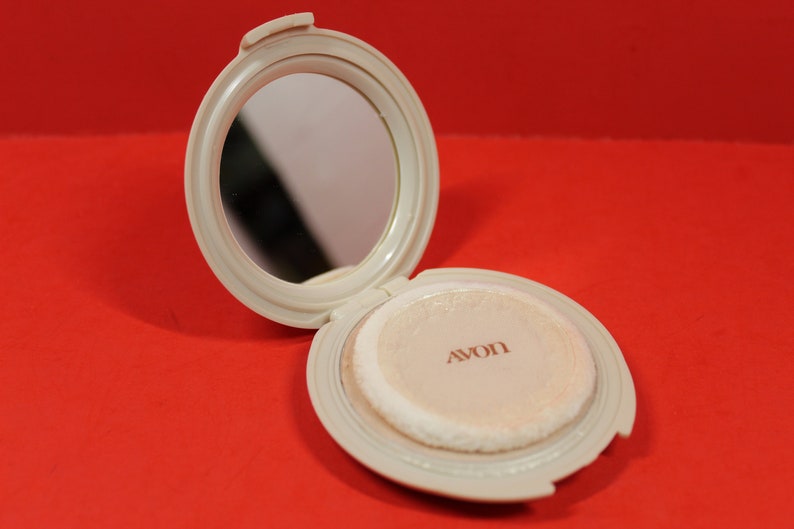 Vintage Avon Compact With Original Box / Avon Delicate Beauty - Etsy