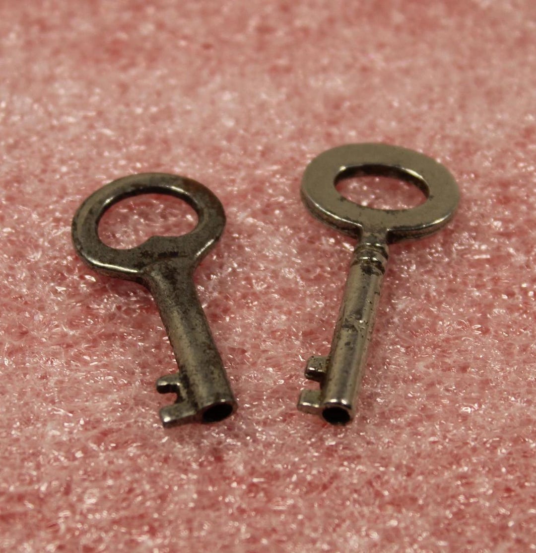 Vintage Skeleton Key Open Barrel Lot of 2 Small Old Keys - Etsy
