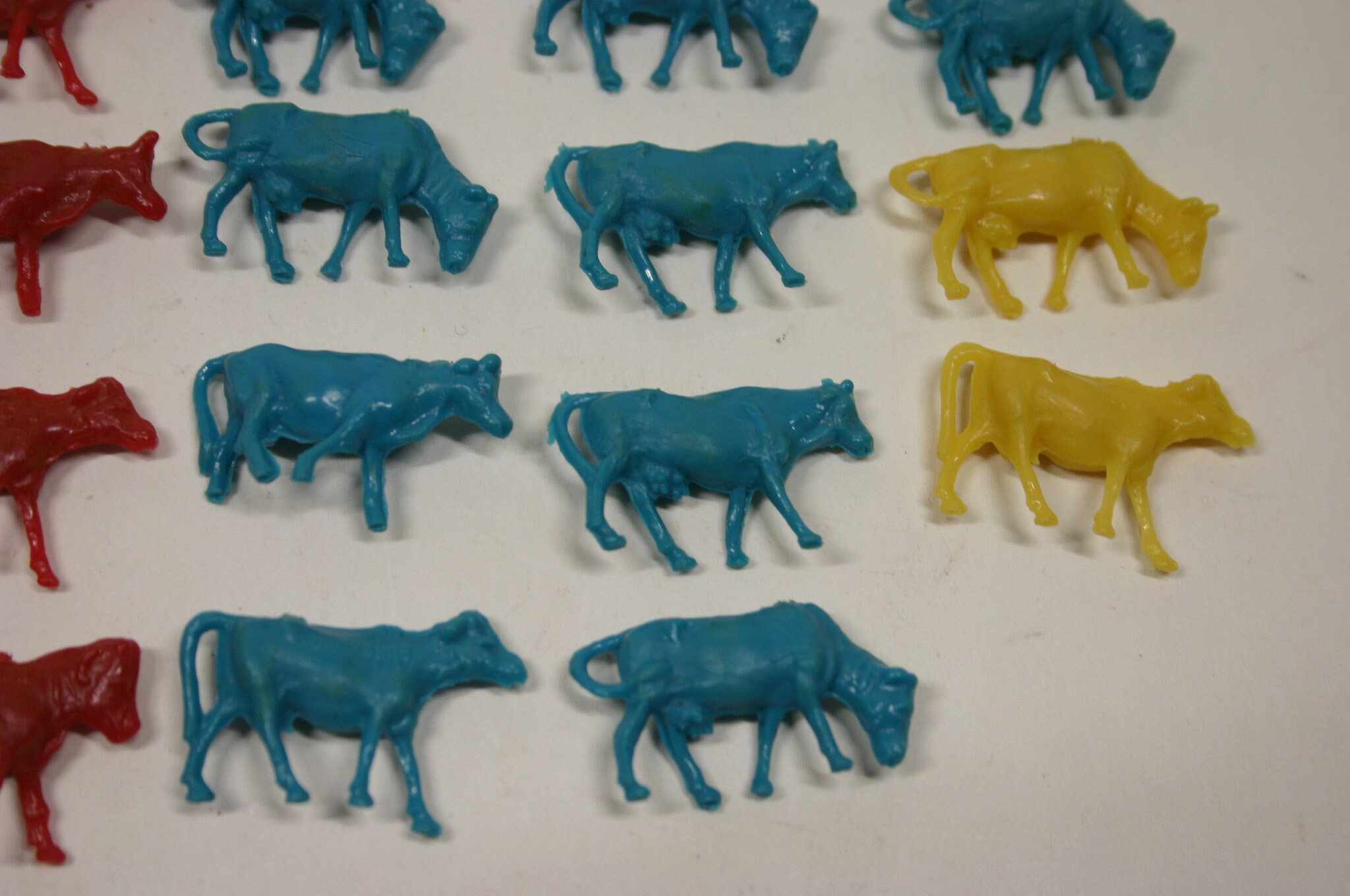 Vintage Miniature Plastic Animal Figurine Lot of 35 / Mini Cow / Mini ...