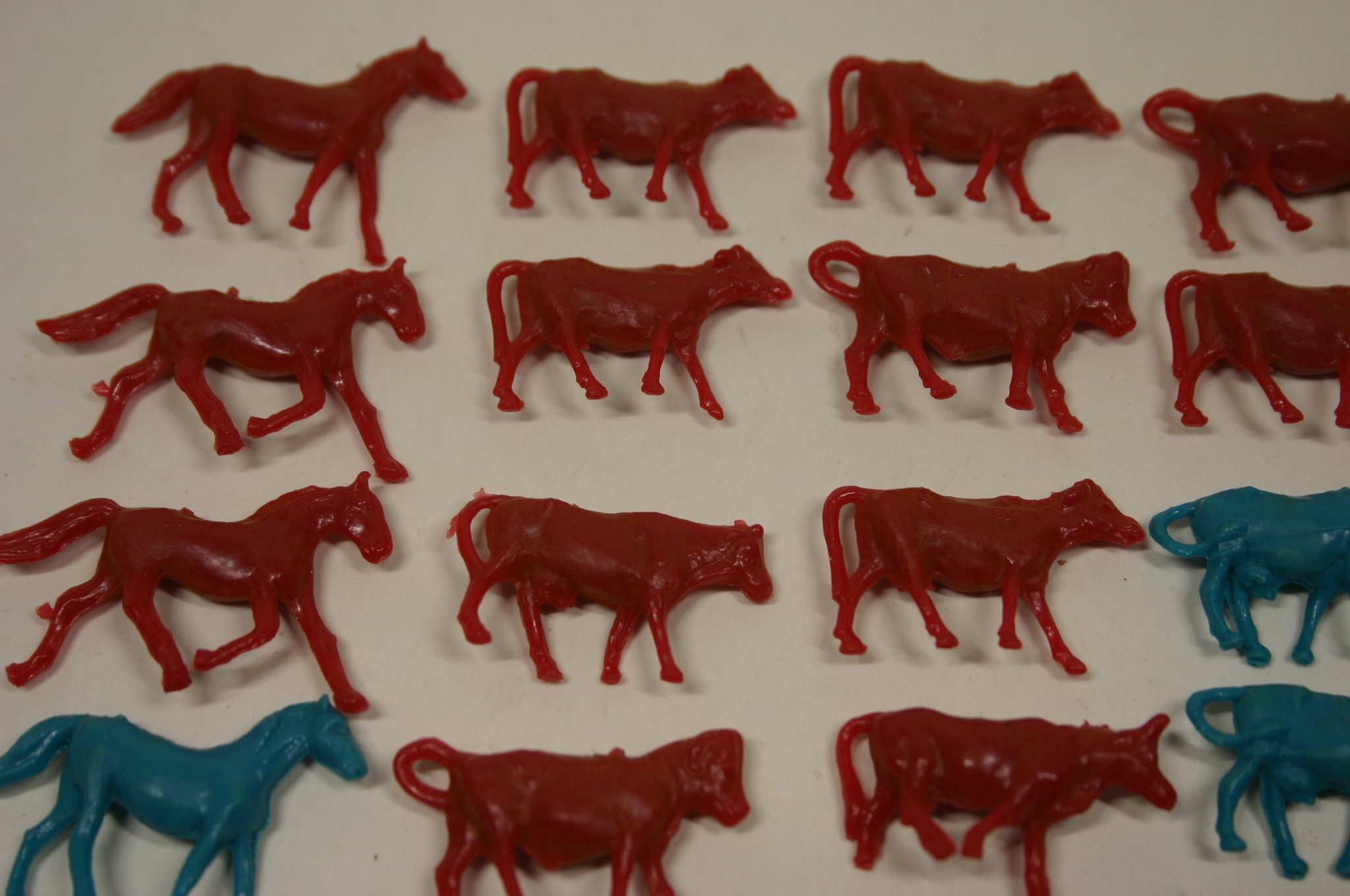 Vintage Miniature Plastic Animal Figurine Lot of 35 / Mini Cow / Mini ...