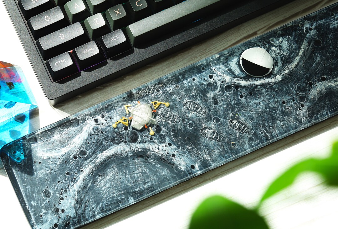 Astronaut on the Moon Wrist Rest Cat-astronaut Keyboard Wrist Rest ...