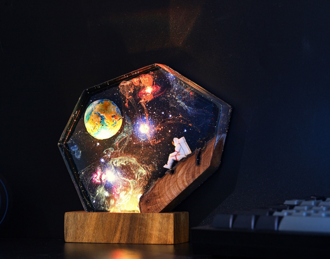 The EARTH and Astronaut Epoxy Lamp, EGO Lamp, Gravity in Space Night ...