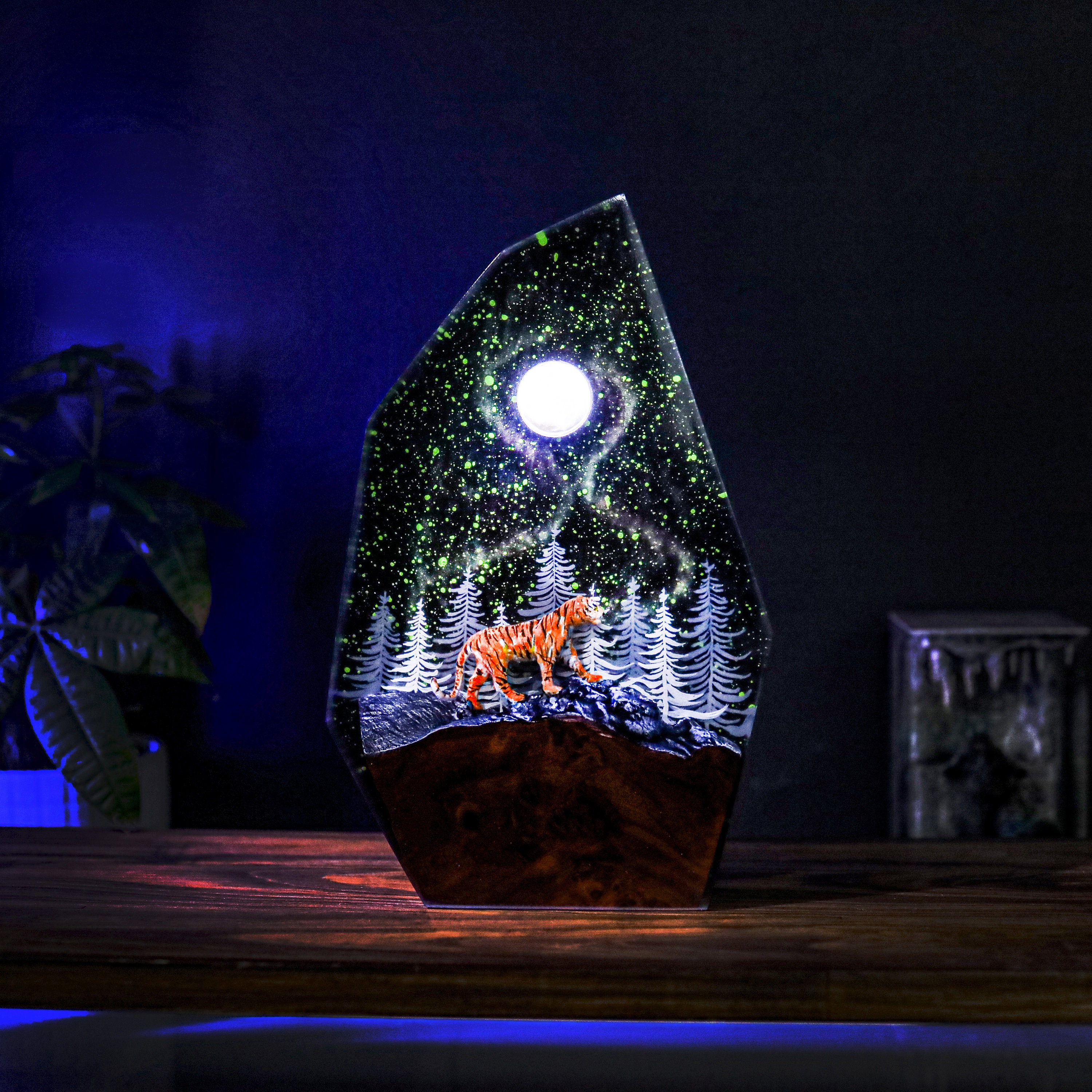 Tiger in Aurora Borealis Lamp Howling Wolf Northern Lights Lamp Alaska ...