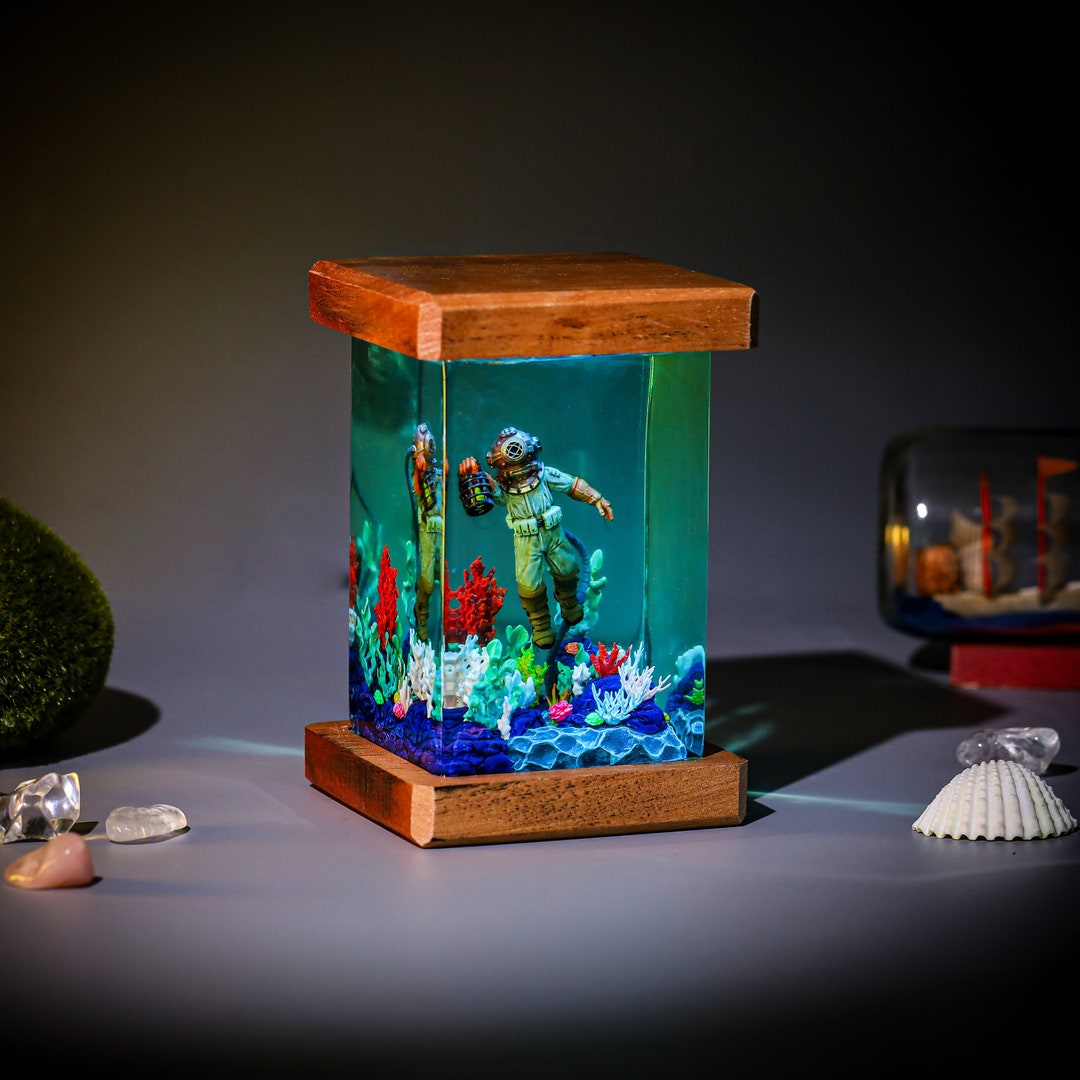 Scuba DIVER Exploring the Deep Sea Night Light Coral Ocean Resin Lamp ...
