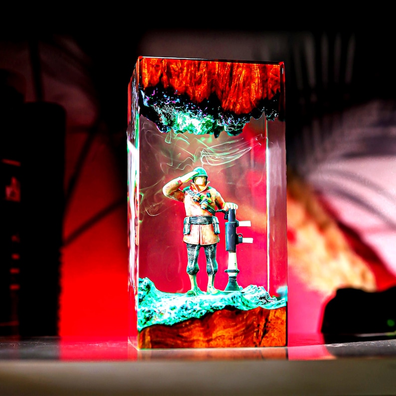 Red Soldier TF2 Resin Lamp, Team Fortress 2 Fan Diorama, Handmade Epoxy ...