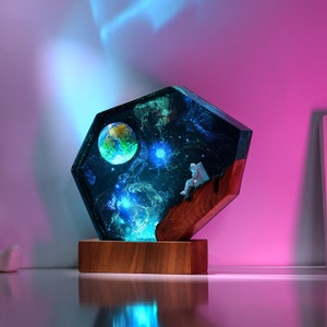The EARTH and Astronaut Epoxy Lamp, EGO Lamp, Gravity in Space Night ...