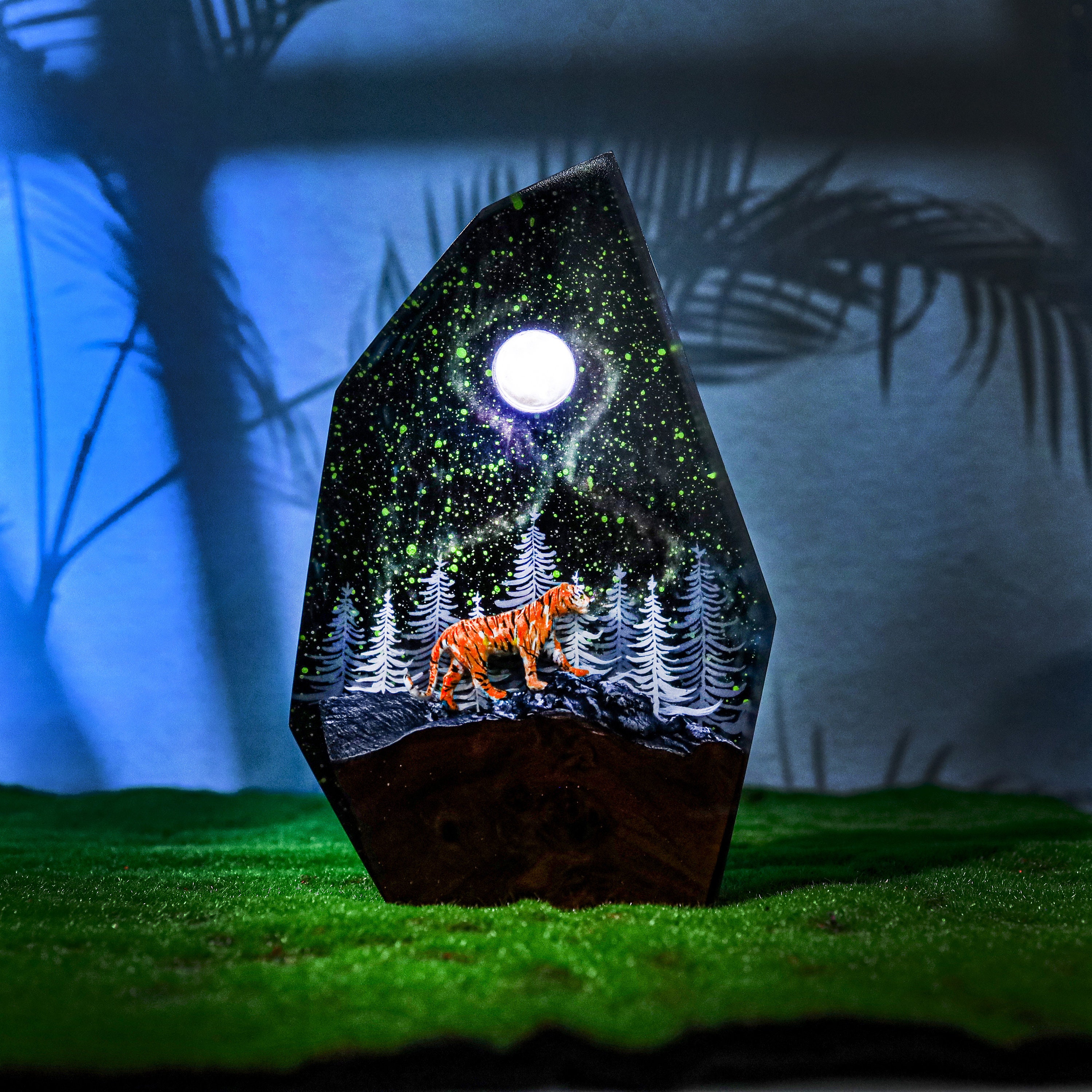 Tiger in Aurora Borealis Lamp Howling Wolf Northern Lights Lamp Alaska ...