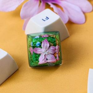 Cute Bee and Honey Keycap Sweet Honey Bees Artisan Keycap Custom Escape ...