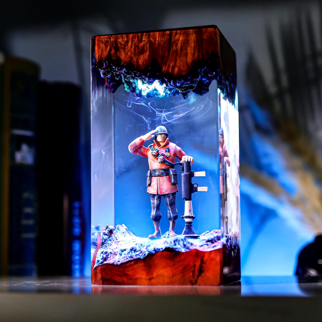 Red Soldier TF2 Resin Lamp, Team Fortress 2 Fan Diorama, Handmade Epoxy ...