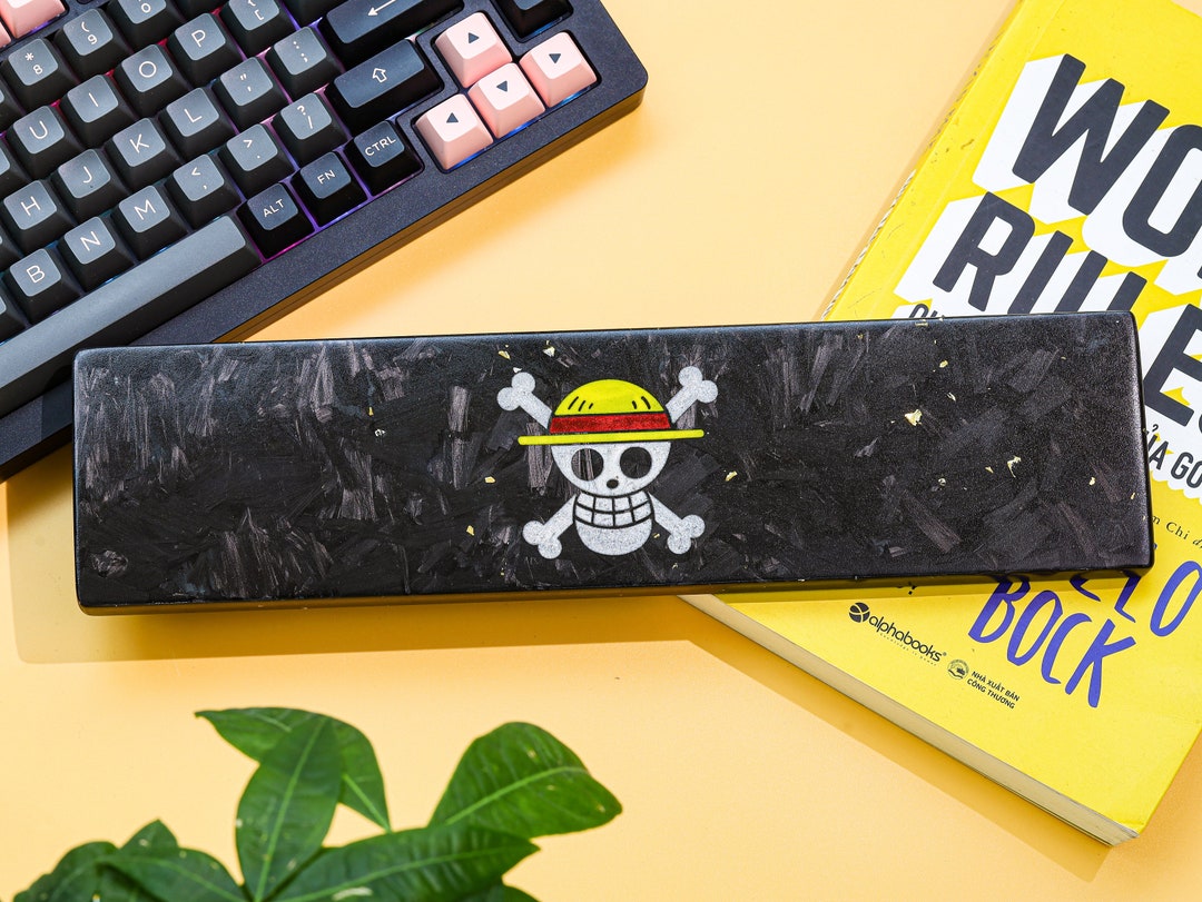 Custom Animelogo Carbon Fiber Wrist Rest, TKL Wrist Rest, Carbon Fiber ...