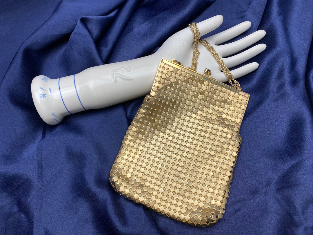 Mid Century Gold Mesh Purse, Large Scale Mesh, Kiss-lock Clasp, Fully ...
