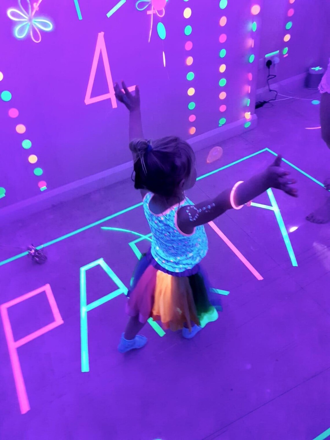 Glow Party Supplies/neon Party Set/blacklight Reactive - Etsy