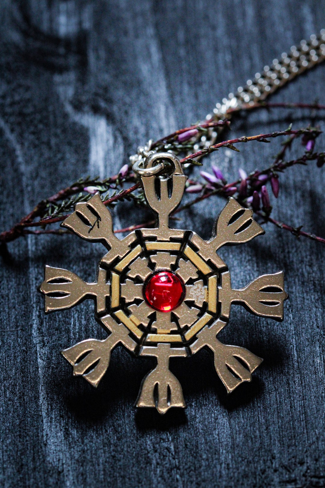 Eagershelm, Aegishjalmur - Protection Talisman - Etsy