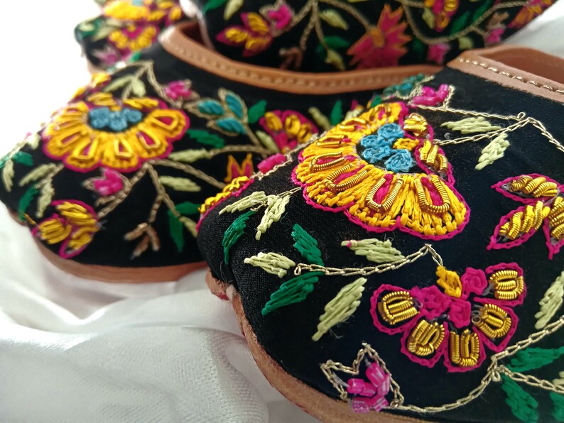 Punjabi Jutti - Women's Shoes - Indian Bride - Pakistani Bride - Indian ... Punjabi Jutti - Women's Shoes - Indian Bride - Pakistani Bride - Indian ...