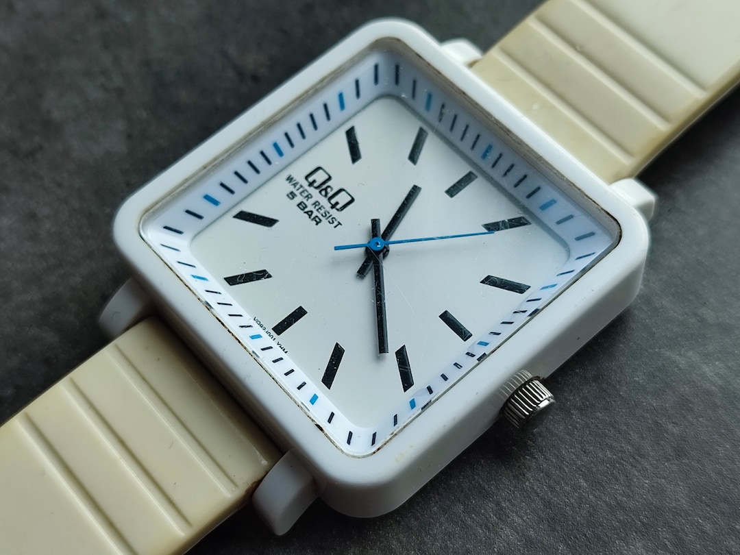 1990's Q&Q Men's Quartz Watch Vintage Japanese 5 Bar Wrist Watch ...