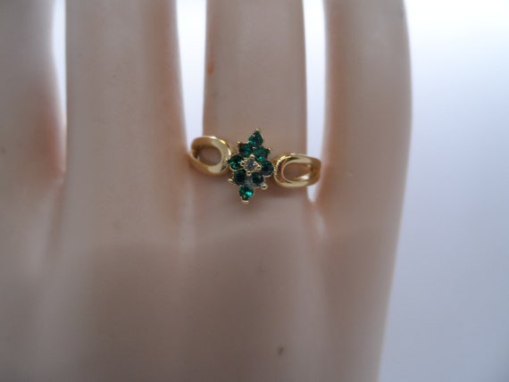 18k hge ring green stone store