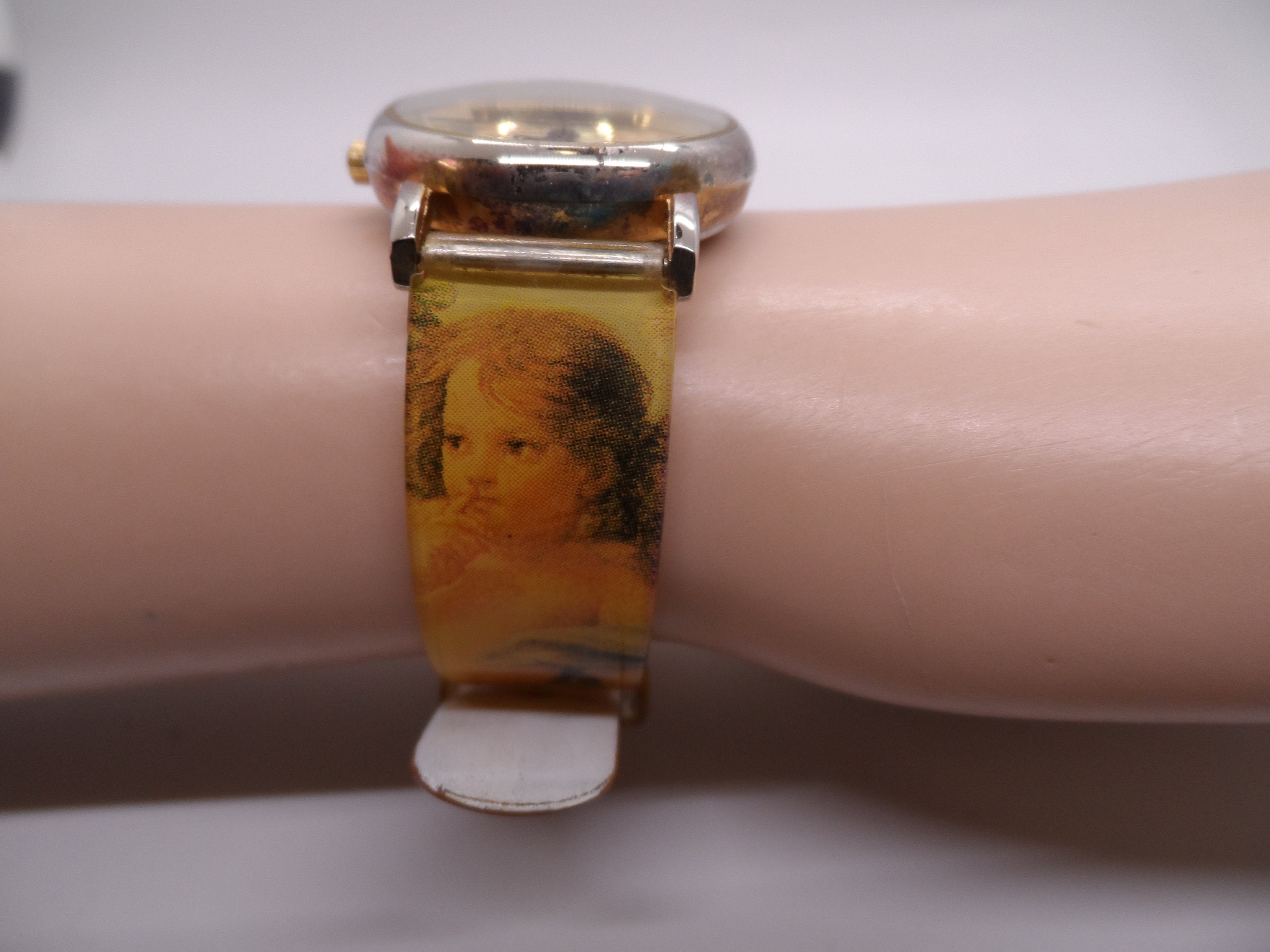 Vintage Regent Quartz Watch - Etsy