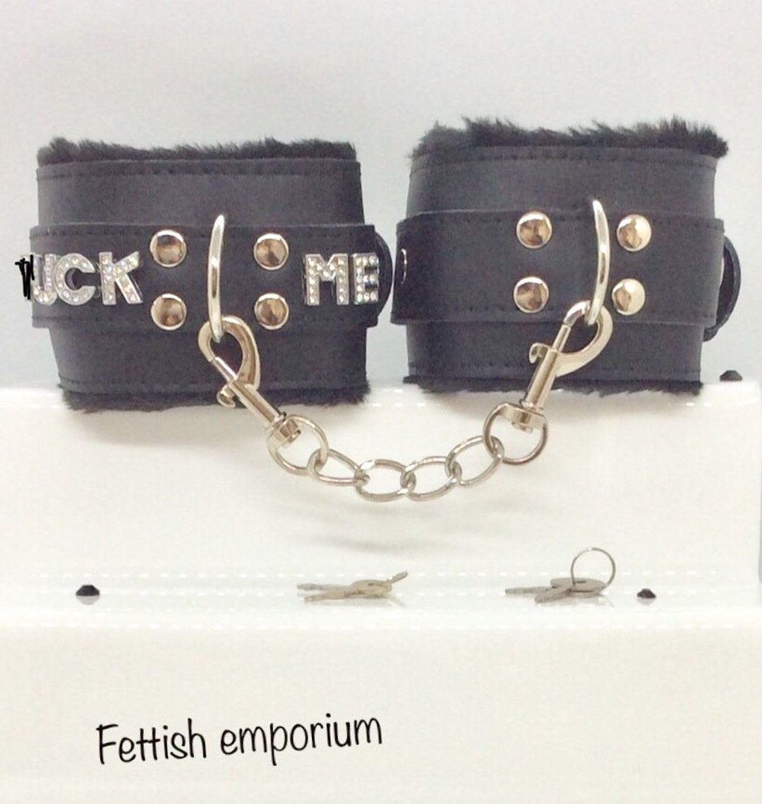 Bdsm Custom Hand Cuffs Lockable Bondage Kit Padlock Wrist Cuff Set ...