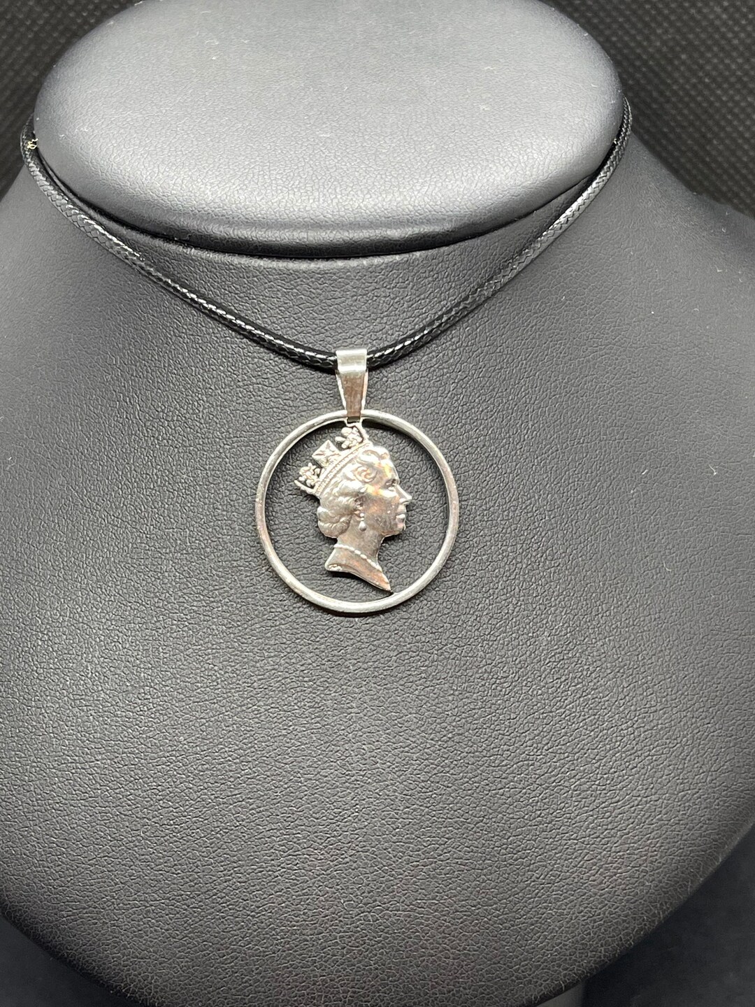 Queen Elizabeth Pendant - Etsy