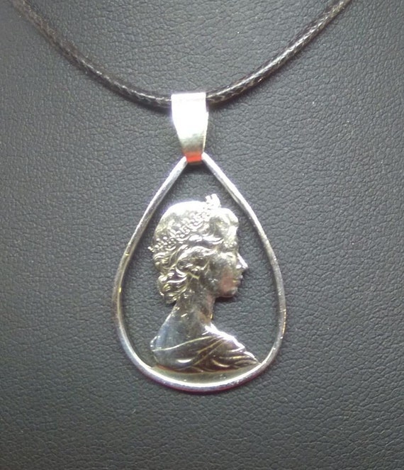 Queen Elizabeth Pendant - Etsy